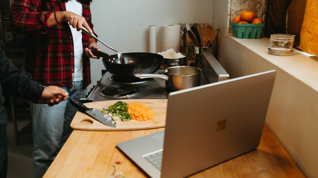 Surface Laptop And 2-in-1 PC Features For Home Cooks – Microsoft Surface